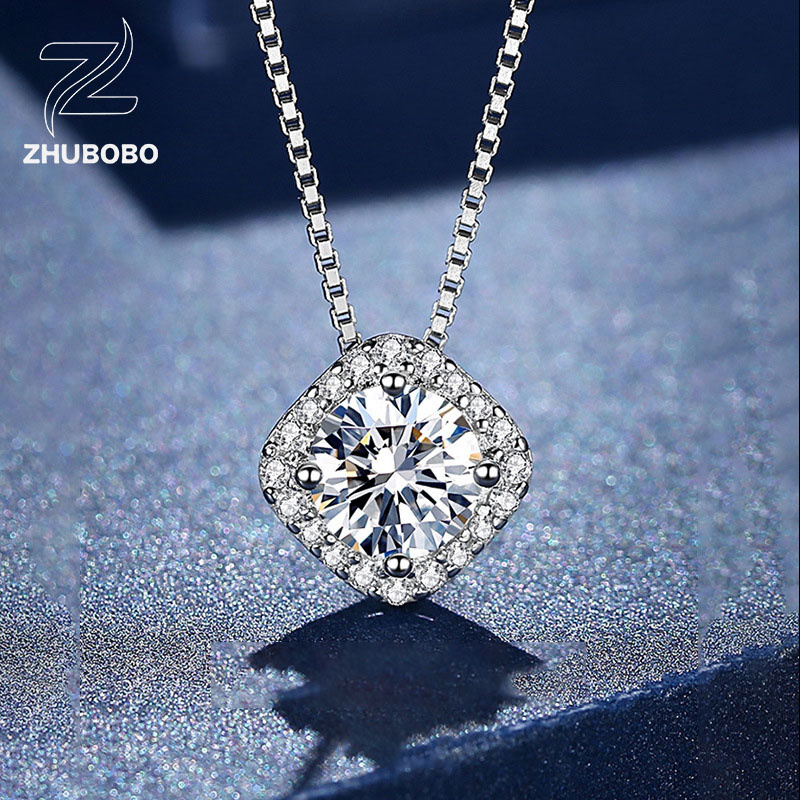 Zhubobo S925純銀方包1卡莫桑鑽頸鍊 $648 通體S925純銀配D色莫桑石 S925純銀+1卡莫桑鑽 鏈長約45CM 純銀手工制作,不含有害金钃物質,不易引致皮膚敏感,持久保色 ...