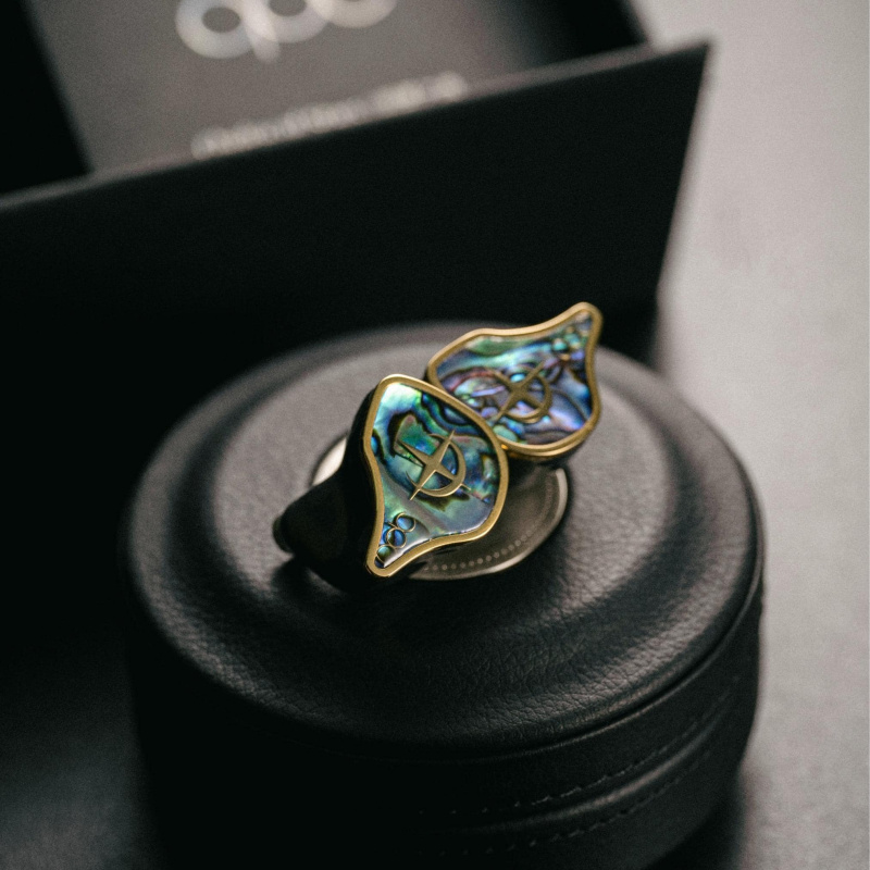 QDC Emperor 三混合15單元旗艦級入耳式耳機 - Right Shop Audio