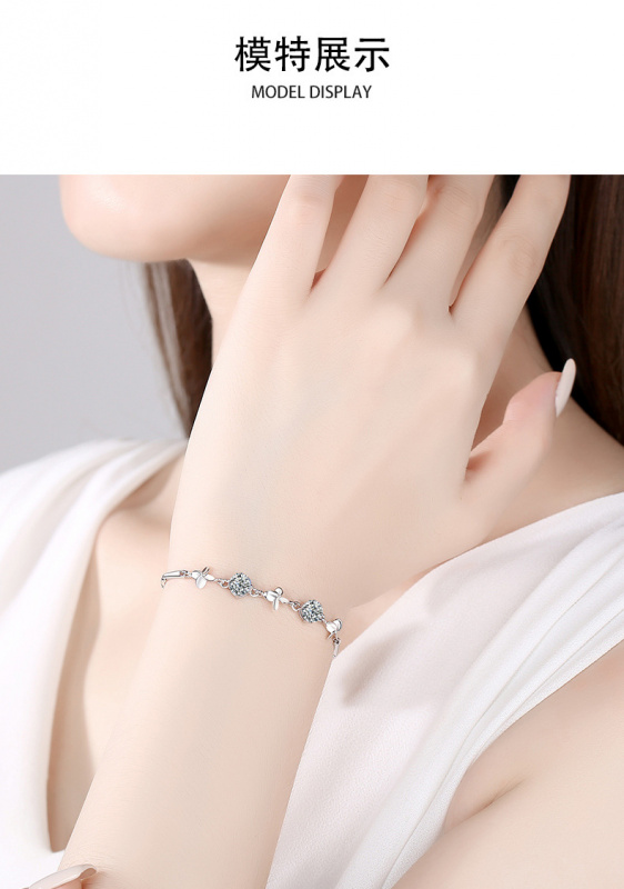 Zhubobo S925純銀四葉草D色莫桑鑽手鍊 $378 通體S925純銀配D色莫桑石 鏈長16CM+延長鏈3CM 重約4.1克 純銀手工制作,不含有害金钃物質,不易引致皮膚敏感,持久保色 ...